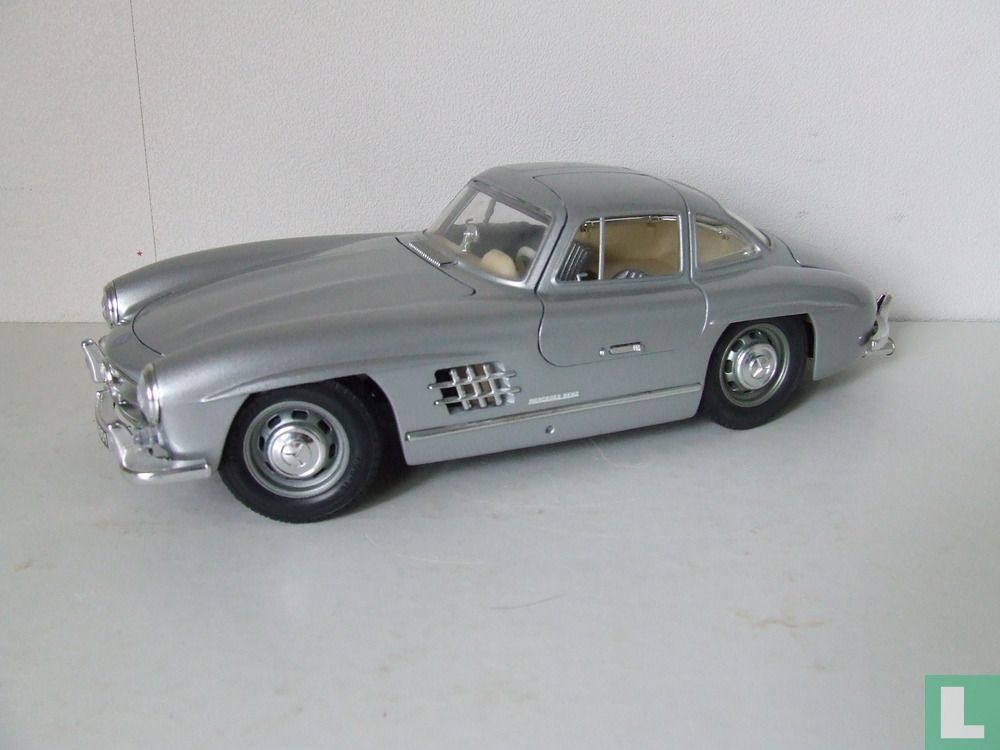 Mercedes 300SL 3013 (1995) - Bburago - LastDodo