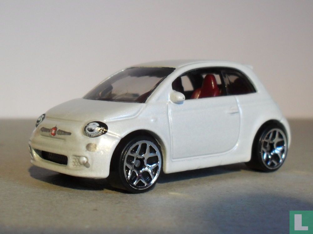 Fiat 500 025/250 (2014) - Hot Wheels - LastDodo