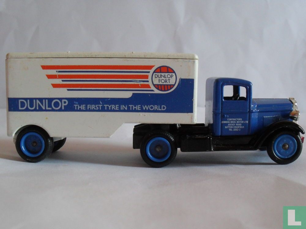 Enfield 'Dunlop' truck DG067000 (1994) - Lledo - LastDodo