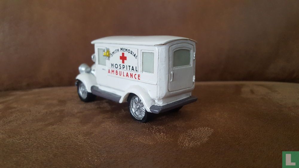 Ford model T 'Ambulance' 73893 (2007) - Lemax - LastDodo