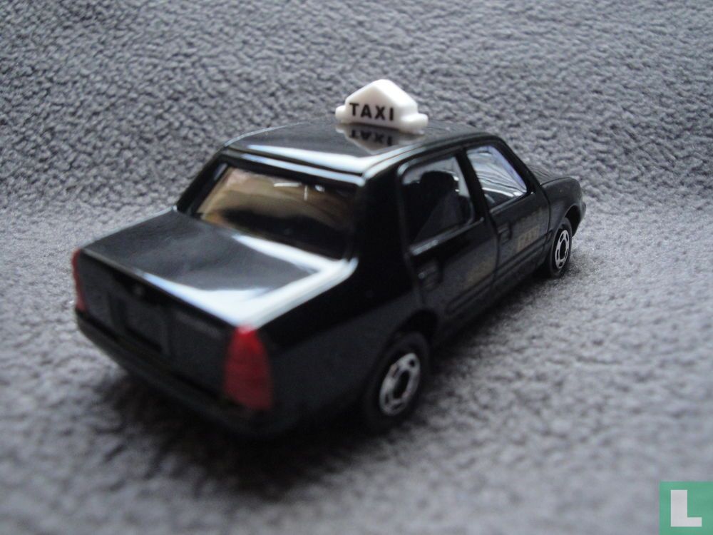 Toyota Crown Comfort Taxi 51 (2022) - Tomica - LastDodo