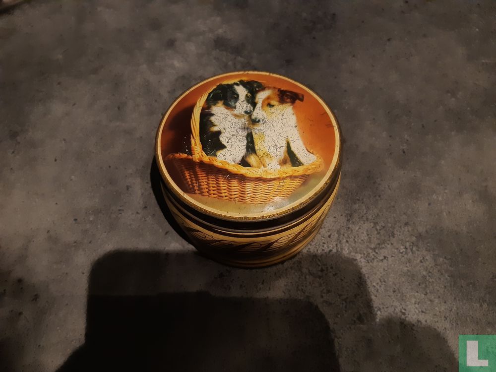 Hondjes in rieten mand - Edward Sharp & Sons Ltd of Maidstone Kent ...