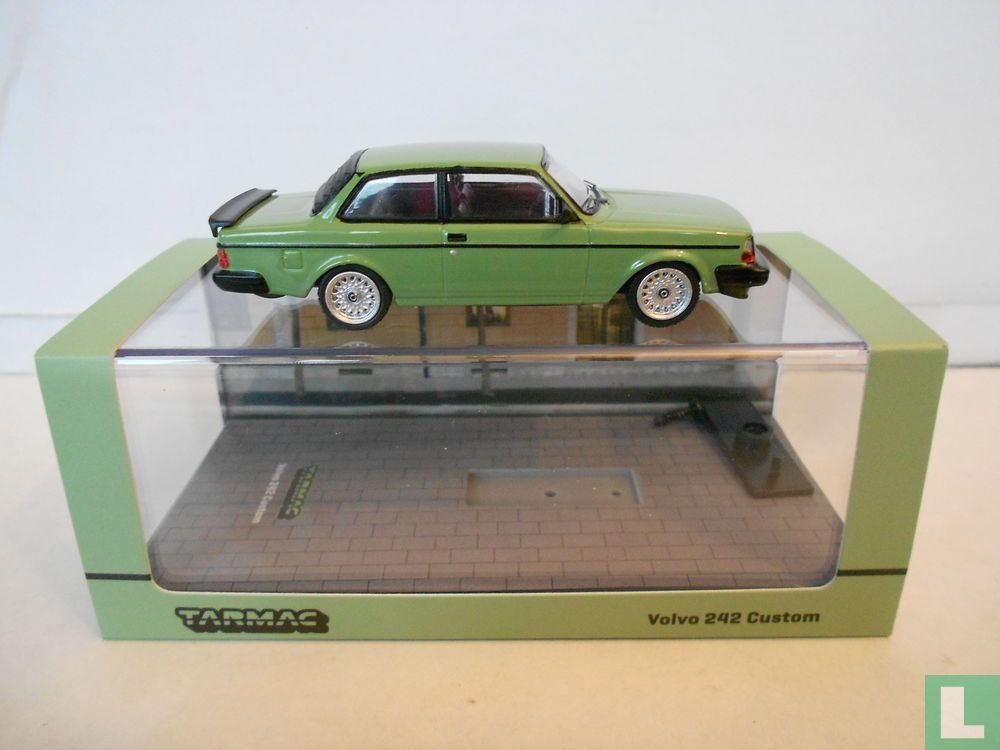 Volvo 242 Custom T64R-050ERN (2020) - Tarmac Works - LastDodo