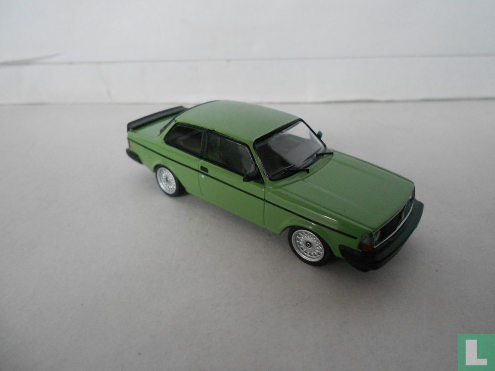 Volvo 242 Custom T64R-050ERN (2020) - Tarmac Works - LastDodo