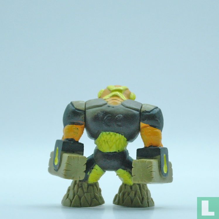 Shatter the Hammer-Thunderer [8a] 04 (2010) - Gormiti; The Lords of ...