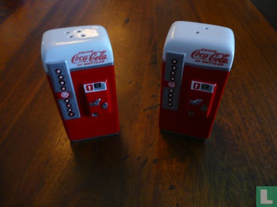 Salt and pepper set - Coca-Cola soda vending machine - Salt and pepper ...