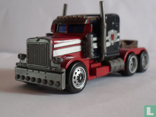 Peterbilt 379 'Optimus Prime' C-023G (2010) - Hasbro - LastDodo