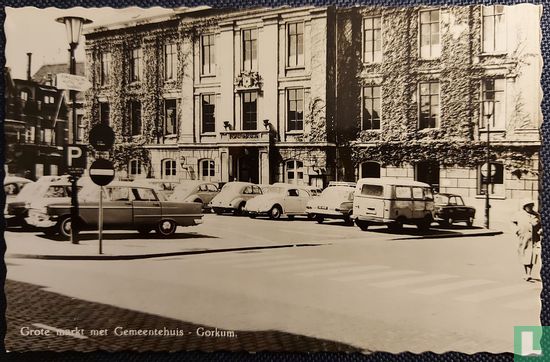 Grote markt met Gemeentehuis - Gorkum. 664 - Gorinchem - LastDodo